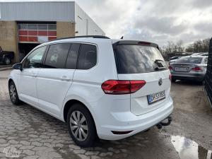 White Volkswagen Touran 2017 in Vilnius, with an engine capacity of 1.60 L and mileage of 306 thousand km for 6800 €, photo 5 on AUTOMOTO.COM.LV