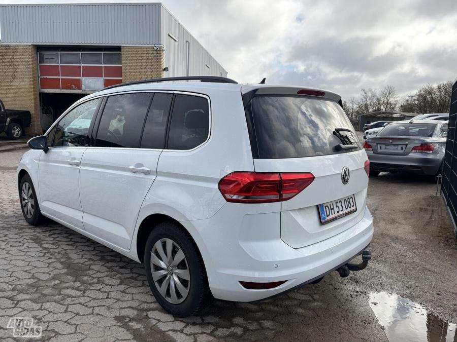White Volkswagen Touran 2017 in Vilnius, with an engine capacity of 1.60 L and mileage of 306 thousand km for 6800 €, photo 5 on AUTOMOTO.COM.LV