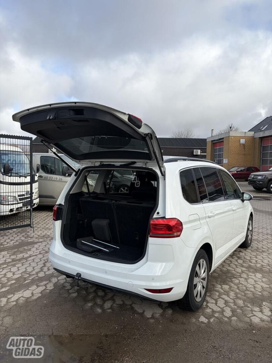 White Volkswagen Touran 2017 in Vilnius, with an engine capacity of 1.60 L and mileage of 306 thousand km for 6800 €, photo 6 on AUTOMOTO.COM.LV