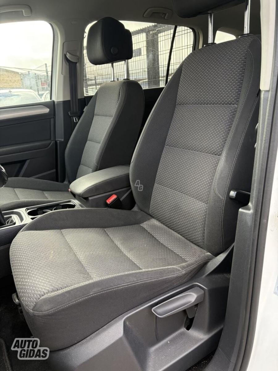 White Volkswagen Touran 2017 in Vilnius, with an engine capacity of 1.60 L and mileage of 306 thousand km for 6800 €, photo 15 on AUTOMOTO.COM.LV