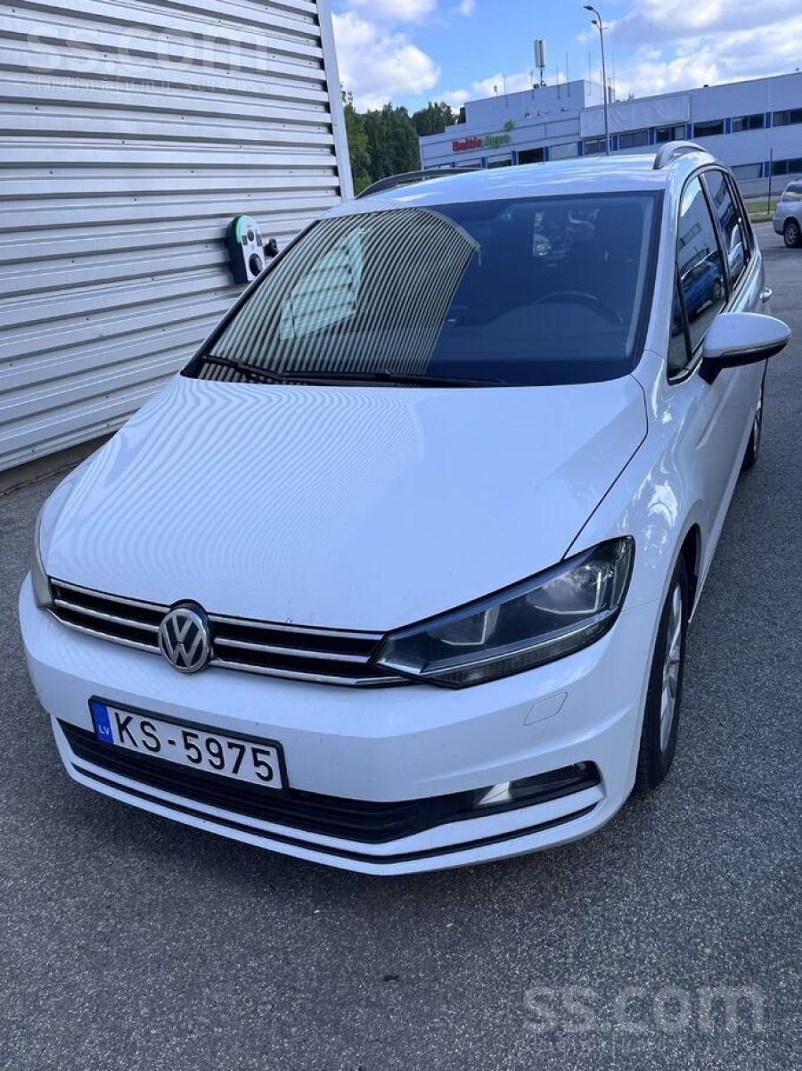 Balts Volkswagen Touran 2017 Rīga, ar dzinēja tilpumu 1.40 L un nobraukumu 250 tūkst. km par 7800 €, foto 1 vietnē AUTOMOTO.COM.LV