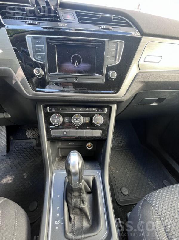 Balts Volkswagen Touran 2017 Rīga, ar dzinēja tilpumu 1.40 L un nobraukumu 250 tūkst. km par 7800 €, foto 10 vietnē AUTOMOTO.COM.LV