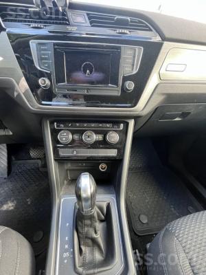 Balts Volkswagen Touran 2017 Rīga, ar dzinēja tilpumu 1.40 L un nobraukumu 250 tūkst. km par 7800 €, foto 11 vietnē AUTOMOTO.COM.LV