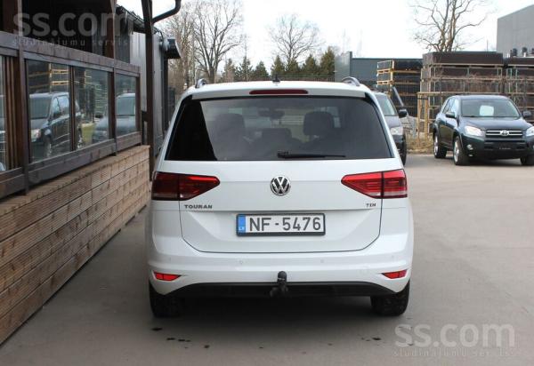 White Volkswagen Touran 2017 in Riga, with an engine capacity of 1.60 L and mileage of 0 thousand km for 9450 €, photo 4 on AUTOMOTO.COM.LV