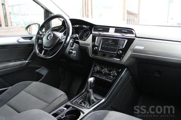 White Volkswagen Touran 2017 in Riga, with an engine capacity of 1.60 L and mileage of 0 thousand km for 9450 €, photo 10 on AUTOMOTO.COM.LV