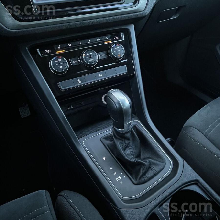 Balts Volkswagen Touran 2017 Rīga, ar dzinēja tilpumu 1.60 L un nobraukumu 281 tūkst. km par 8900 €, foto 24 vietnē AUTOMOTO.COM.LV