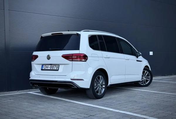 White Volkswagen Touran 2017 in Riga, with an engine capacity of 2.00 L and mileage of 197 thousand km for 17295 €, photo 6 on AUTOMOTO.COM.LV