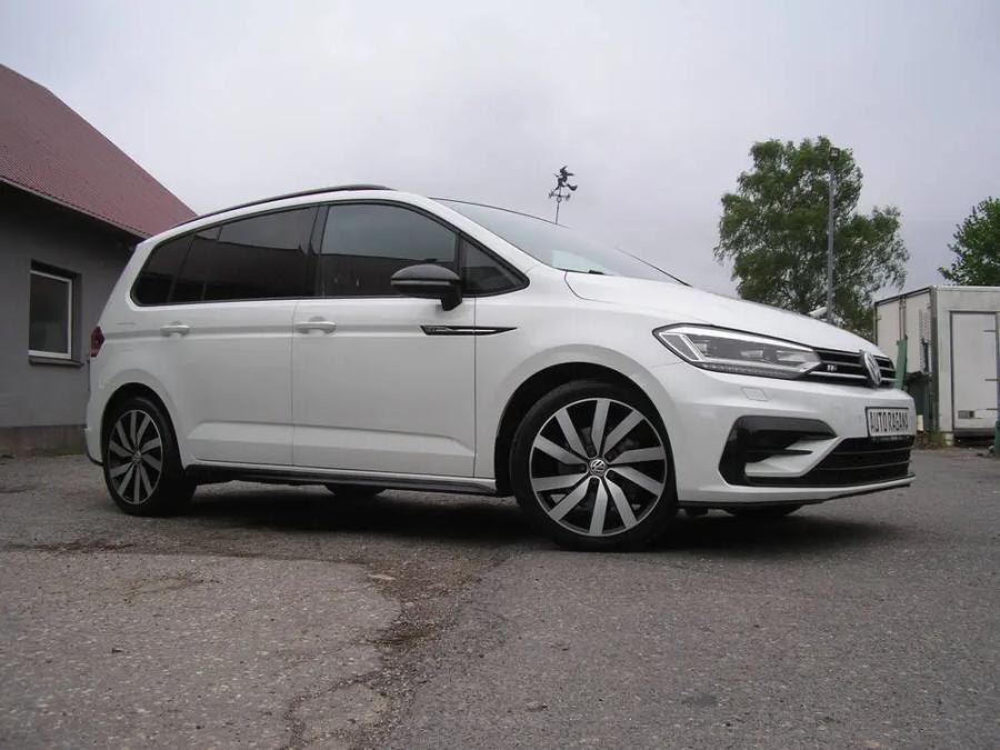 White Volkswagen Touran 2017 in Sigulda, with an engine capacity of 2.00 L and mileage of 0 thousand km for 15250 €, photo 3 on AUTOMOTO.COM.LV