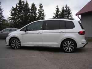 White Volkswagen Touran 2017 in Sigulda, with an engine capacity of 2.00 L and mileage of 0 thousand km for 15250 €, photo 5 on AUTOMOTO.COM.LV