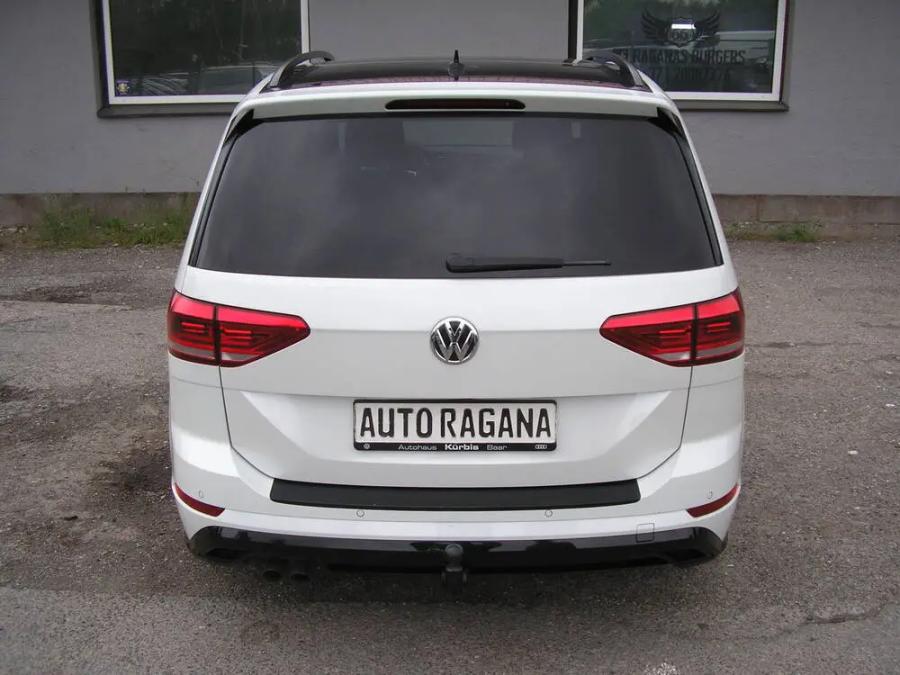 White Volkswagen Touran 2017 in Sigulda, with an engine capacity of 2.00 L and mileage of 0 thousand km for 15250 €, photo 7 on AUTOMOTO.COM.LV
