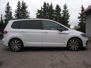 White Volkswagen Touran 2017 in Sigulda, with an engine capacity of 2.00 L and mileage of 0 thousand km for 15250 €, photo 8 on AUTOMOTO.COM.LV