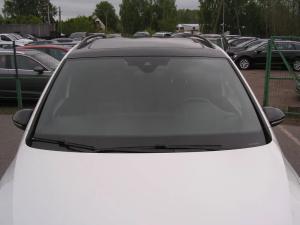 White Volkswagen Touran 2017 in Sigulda, with an engine capacity of 2.00 L and mileage of 0 thousand km for 15250 €, photo 13 on AUTOMOTO.COM.LV