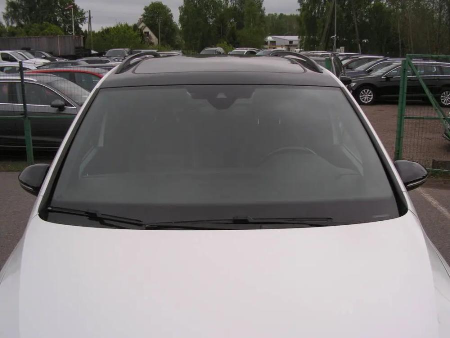 White Volkswagen Touran 2017 in Sigulda, with an engine capacity of 2.00 L and mileage of 0 thousand km for 15250 €, photo 13 on AUTOMOTO.COM.LV