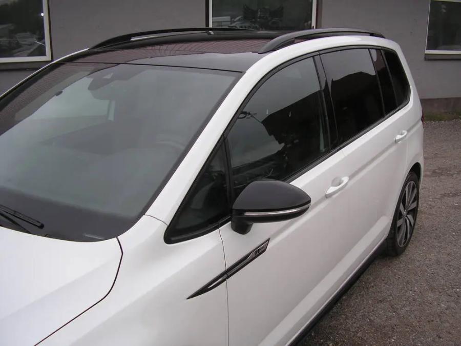 White Volkswagen Touran 2017 in Sigulda, with an engine capacity of 2.00 L and mileage of 0 thousand km for 15250 €, photo 14 on AUTOMOTO.COM.LV