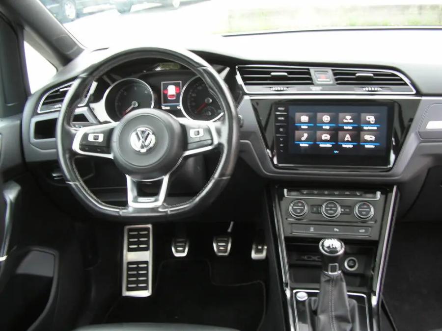 White Volkswagen Touran 2017 in Sigulda, with an engine capacity of 2.00 L and mileage of 0 thousand km for 15250 €, photo 15 on AUTOMOTO.COM.LV