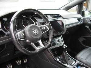 White Volkswagen Touran 2017 in Sigulda, with an engine capacity of 2.00 L and mileage of 0 thousand km for 15250 €, photo 18 on AUTOMOTO.COM.LV