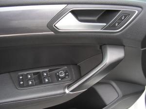 White Volkswagen Touran 2017 in Sigulda, with an engine capacity of 2.00 L and mileage of 0 thousand km for 15250 €, photo 19 on AUTOMOTO.COM.LV
