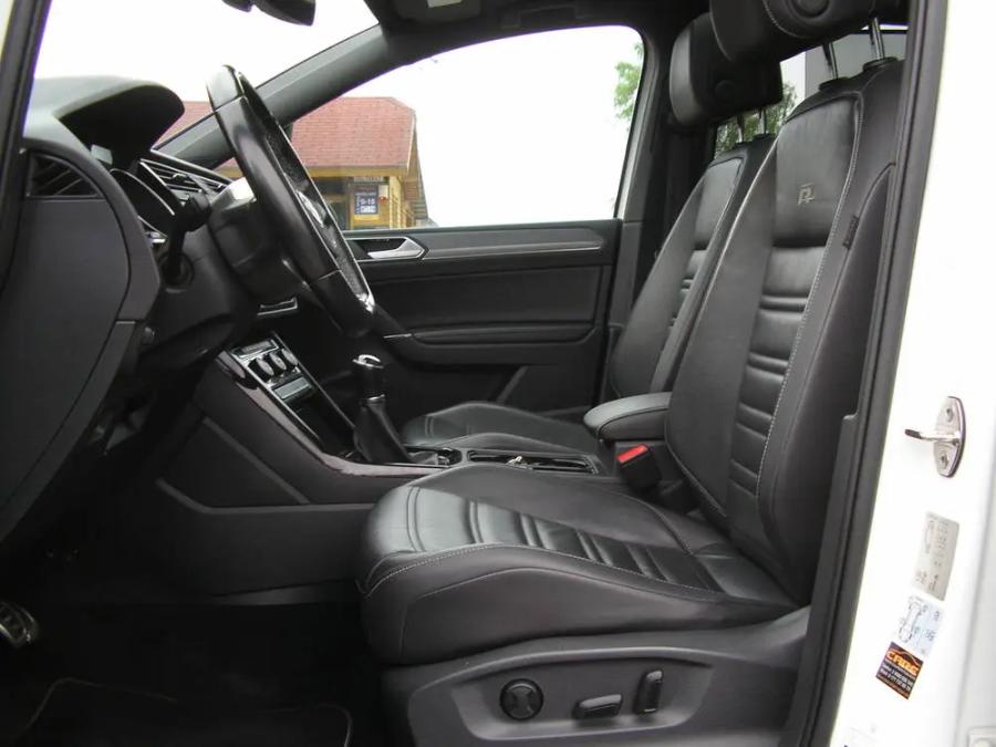 White Volkswagen Touran 2017 in Sigulda, with an engine capacity of 2.00 L and mileage of 0 thousand km for 15250 €, photo 20 on AUTOMOTO.COM.LV