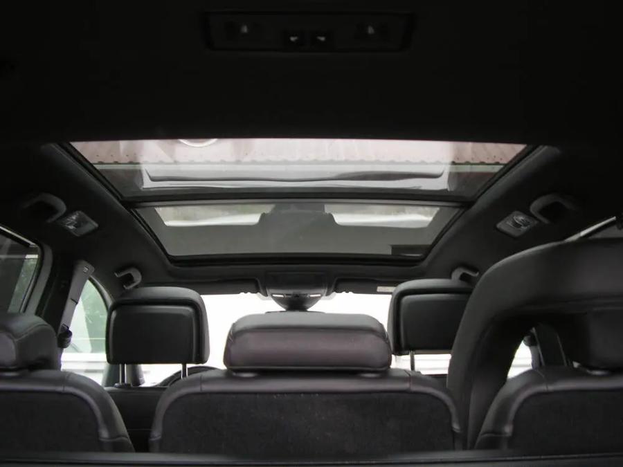 White Volkswagen Touran 2017 in Sigulda, with an engine capacity of 2.00 L and mileage of 0 thousand km for 15250 €, photo 24 on AUTOMOTO.COM.LV