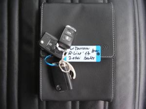 White Volkswagen Touran 2017 in Sigulda, with an engine capacity of 2.00 L and mileage of 0 thousand km for 15250 €, photo 32 on AUTOMOTO.COM.LV