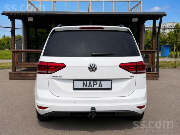 White Volkswagen Touran 2017 in Riga, with an engine capacity of 1.60 L and mileage of 286 thousand km for 9490 €, photo 8 on AUTOMOTO.COM.LV