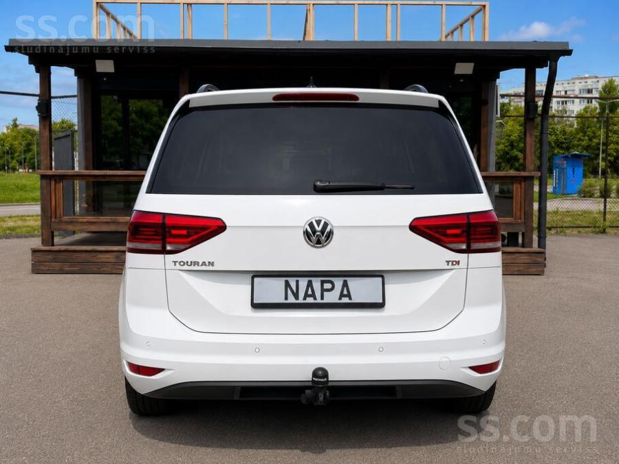 Balts Volkswagen Touran 2017 Rīga, ar dzinēja tilpumu 1.60 L un nobraukumu 286 tūkst. km par 9490 €, foto 9 vietnē AUTOMOTO.COM.LV