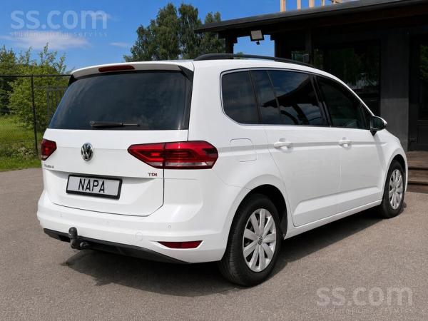 White Volkswagen Touran 2017 in Riga, with an engine capacity of 1.60 L and mileage of 286 thousand km for 9490 €, photo 9 on AUTOMOTO.COM.LV