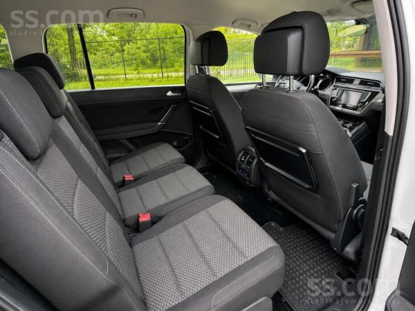 White Volkswagen Touran 2017 in Riga, with an engine capacity of 1.60 L and mileage of 286 thousand km for 9490 €, photo 10 on AUTOMOTO.COM.LV