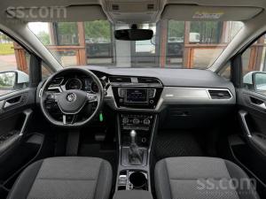 Balts Volkswagen Touran 2017 Rīga, ar dzinēja tilpumu 1.60 L un nobraukumu 286 tūkst. km par 9490 €, foto 12 vietnē AUTOMOTO.COM.LV