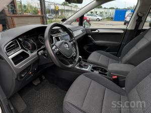 Balts Volkswagen Touran 2017 Rīga, ar dzinēja tilpumu 1.60 L un nobraukumu 286 tūkst. km par 9490 €, foto 16 vietnē AUTOMOTO.COM.LV