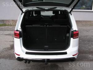Balts Volkswagen Touran 2017 Rīga, ar dzinēja tilpumu 2.00 L un nobraukumu 166 tūkst. km par 16350 €, foto 23 vietnē AUTOMOTO.COM.LV