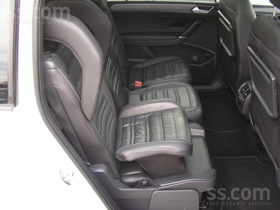 Balts Volkswagen Touran 2017 Rīga, ar dzinēja tilpumu 2.00 L un nobraukumu 166 tūkst. km par 16350 €, foto 26 vietnē AUTOMOTO.COM.LV