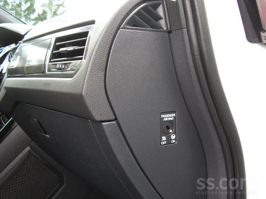 Balts Volkswagen Touran 2017 Rīga, ar dzinēja tilpumu 2.00 L un nobraukumu 166 tūkst. km par 16350 €, foto 35 vietnē AUTOMOTO.COM.LV