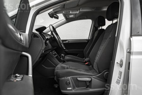 White Volkswagen Touran 2017 in Riga, with an engine capacity of 1.60 L and mileage of 281 thousand km for 6950 €, photo 8 on AUTOMOTO.COM.LV
