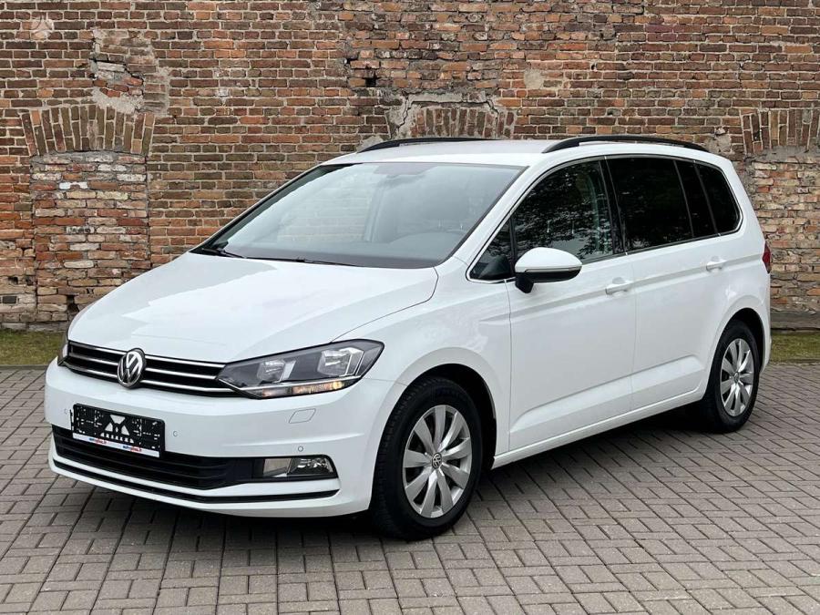 White Volkswagen Touran 2017 in Kedainiai, with an engine capacity of 1.60 L and mileage of 306 thousand km for 8250 €, photo 1 on AUTOMOTO.COM.LV
