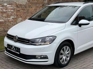 White Volkswagen Touran 2017 in Kedainiai, with an engine capacity of 1.60 L and mileage of 306 thousand km for 8250 €, photo 3 on AUTOMOTO.COM.LV