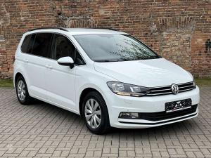 White Volkswagen Touran 2017 in Kedainiai, with an engine capacity of 1.60 L and mileage of 306 thousand km for 8250 €, photo 5 on AUTOMOTO.COM.LV