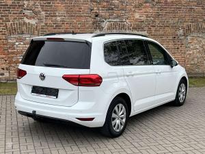 White Volkswagen Touran 2017 in Kedainiai, with an engine capacity of 1.60 L and mileage of 306 thousand km for 8250 €, photo 7 on AUTOMOTO.COM.LV