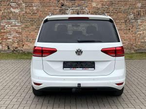 White Volkswagen Touran 2017 in Kedainiai, with an engine capacity of 1.60 L and mileage of 306 thousand km for 8250 €, photo 8 on AUTOMOTO.COM.LV