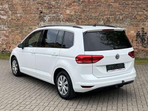 White Volkswagen Touran 2017 in Kedainiai, with an engine capacity of 1.60 L and mileage of 306 thousand km for 8250 €, photo 9 on AUTOMOTO.COM.LV