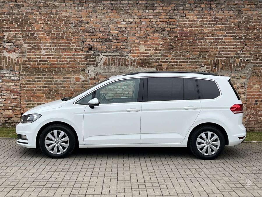 White Volkswagen Touran 2017 in Kedainiai, with an engine capacity of 1.60 L and mileage of 306 thousand km for 8250 €, photo 12 on AUTOMOTO.COM.LV
