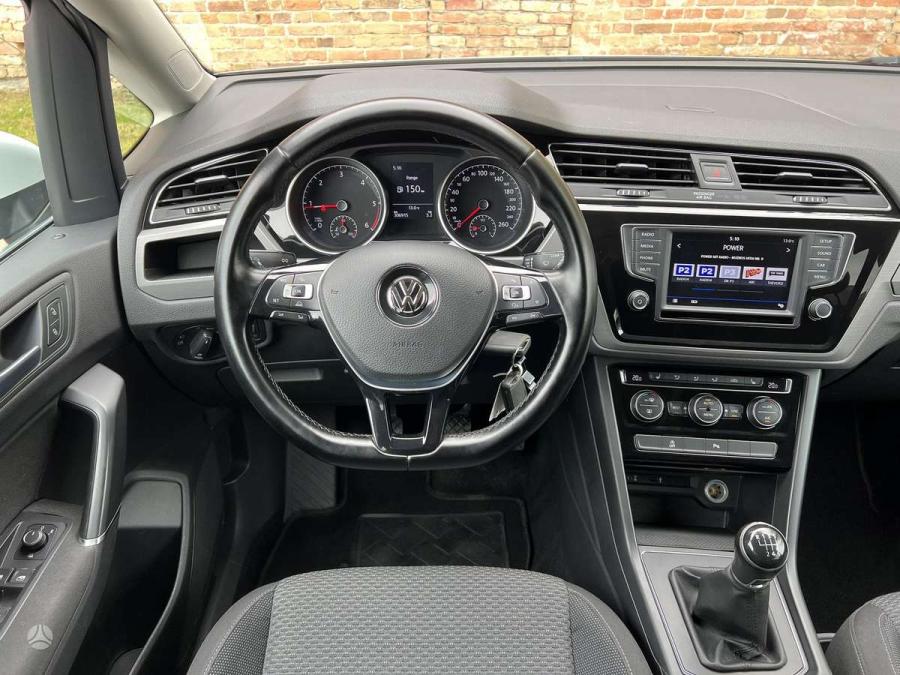 White Volkswagen Touran 2017 in Kedainiai, with an engine capacity of 1.60 L and mileage of 306 thousand km for 8250 €, photo 14 on AUTOMOTO.COM.LV