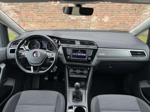 White Volkswagen Touran 2017 in Kedainiai, with an engine capacity of 1.60 L and mileage of 306 thousand km for 8250 €, photo 15 on AUTOMOTO.COM.LV
