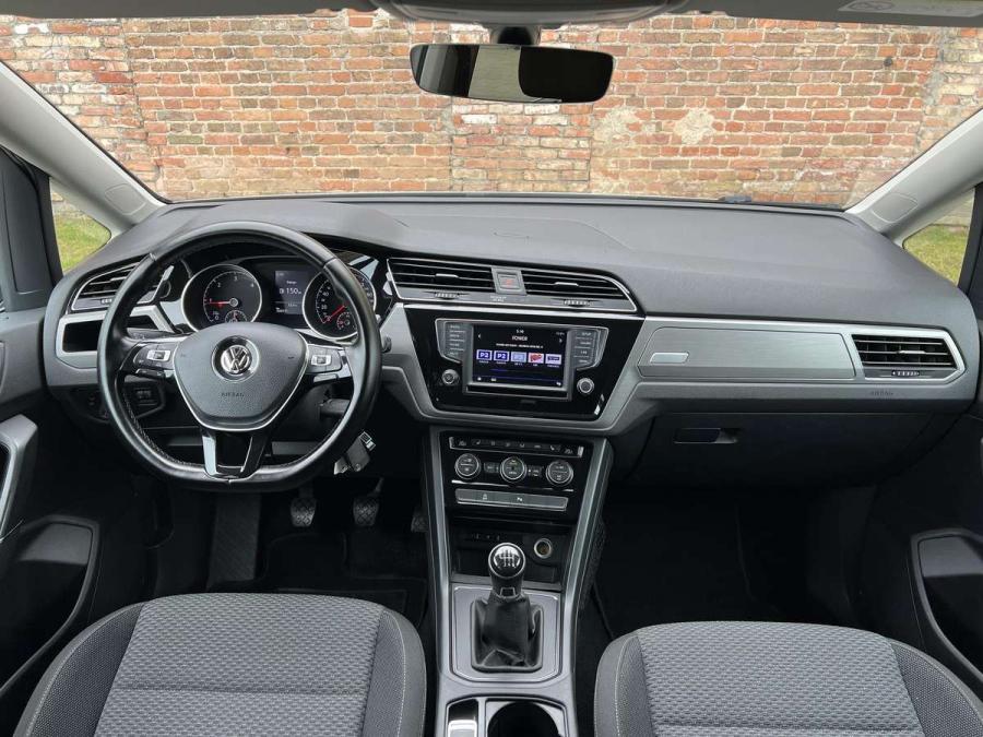 White Volkswagen Touran 2017 in Kedainiai, with an engine capacity of 1.60 L and mileage of 306 thousand km for 8250 €, photo 15 on AUTOMOTO.COM.LV