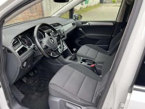 White Volkswagen Touran 2017 in Kedainiai, with an engine capacity of 1.60 L and mileage of 306 thousand km for 8250 €, photo 16 on AUTOMOTO.COM.LV