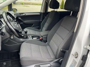 White Volkswagen Touran 2017 in Kedainiai, with an engine capacity of 1.60 L and mileage of 306 thousand km for 8250 €, photo 17 on AUTOMOTO.COM.LV