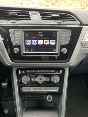 White Volkswagen Touran 2017 in Kedainiai, with an engine capacity of 1.60 L and mileage of 306 thousand km for 8250 €, photo 23 on AUTOMOTO.COM.LV