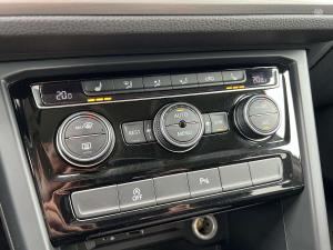White Volkswagen Touran 2017 in Kedainiai, with an engine capacity of 1.60 L and mileage of 306 thousand km for 8250 €, photo 24 on AUTOMOTO.COM.LV