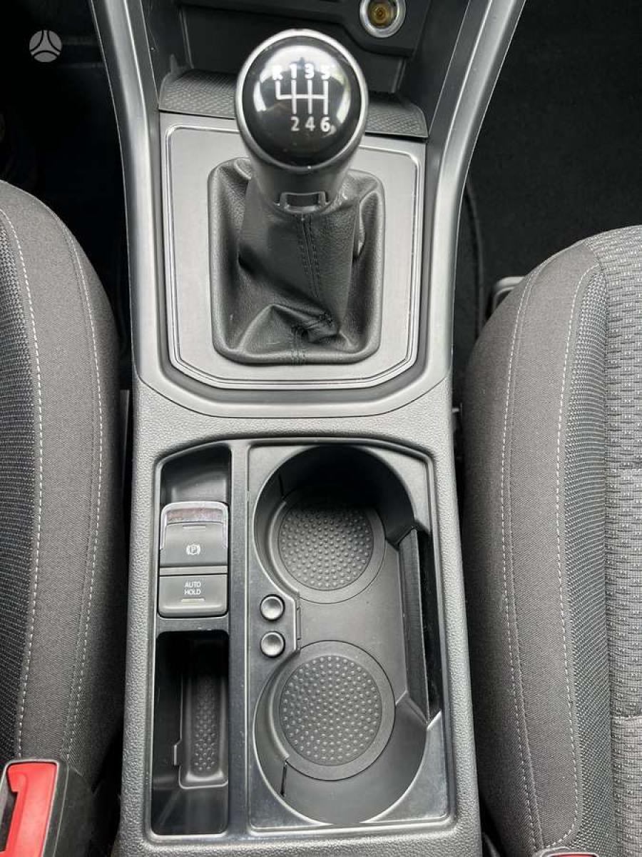 White Volkswagen Touran 2017 in Kedainiai, with an engine capacity of 1.60 L and mileage of 306 thousand km for 8250 €, photo 28 on AUTOMOTO.COM.LV