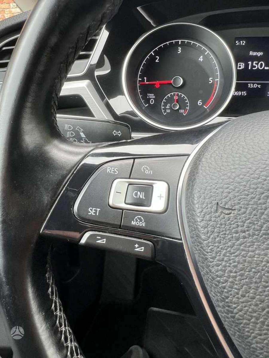 White Volkswagen Touran 2017 in Kedainiai, with an engine capacity of 1.60 L and mileage of 306 thousand km for 8250 €, photo 29 on AUTOMOTO.COM.LV